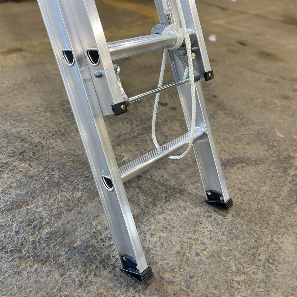 11.27m Extension Ladders (37ft) for Hire | Master Hire