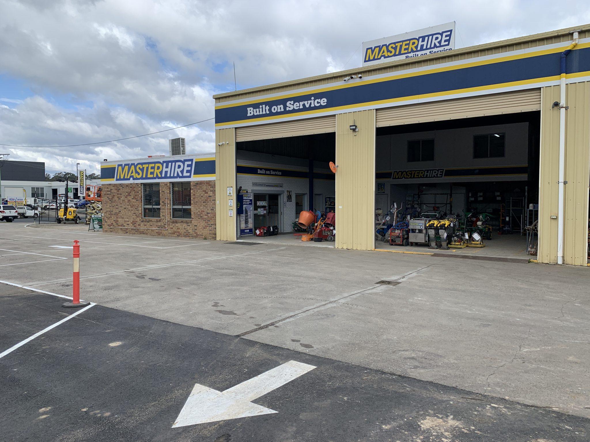 Master Hire Morayfield - Call us on (07) 5433 0044