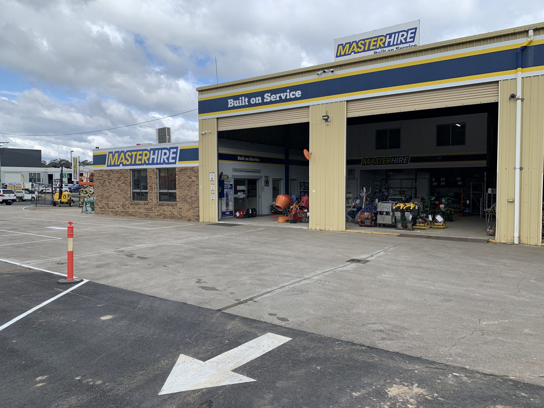 Master Hire Morayfield - Call us on (07) 5433 0044